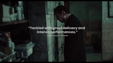 Great-tackle GIFs - Get the best GIF on GIPHY