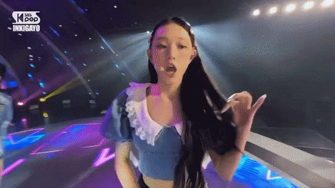 NewJeans〈ETA〉舞台置入 iPhone 廣告惹議！網友「這應該要警告了吧」 - LUVKPOP