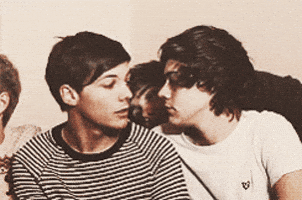 Harry Loves Louis GIFs - Get the best GIF on GIPHY
