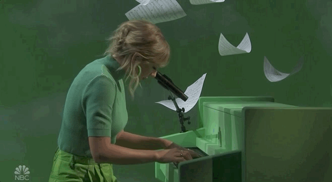 Taylor Swift Singing GIF by Saturday Night Live - Find & Share on GIPHY